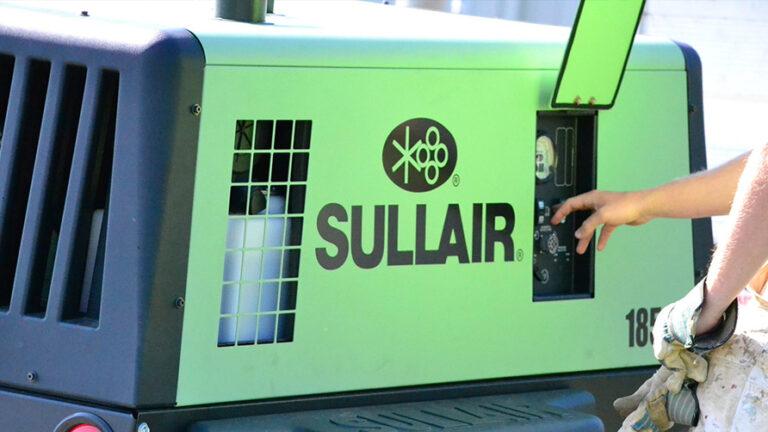 Cleaning Portable Air Compressors | Hitachi Global Air Power